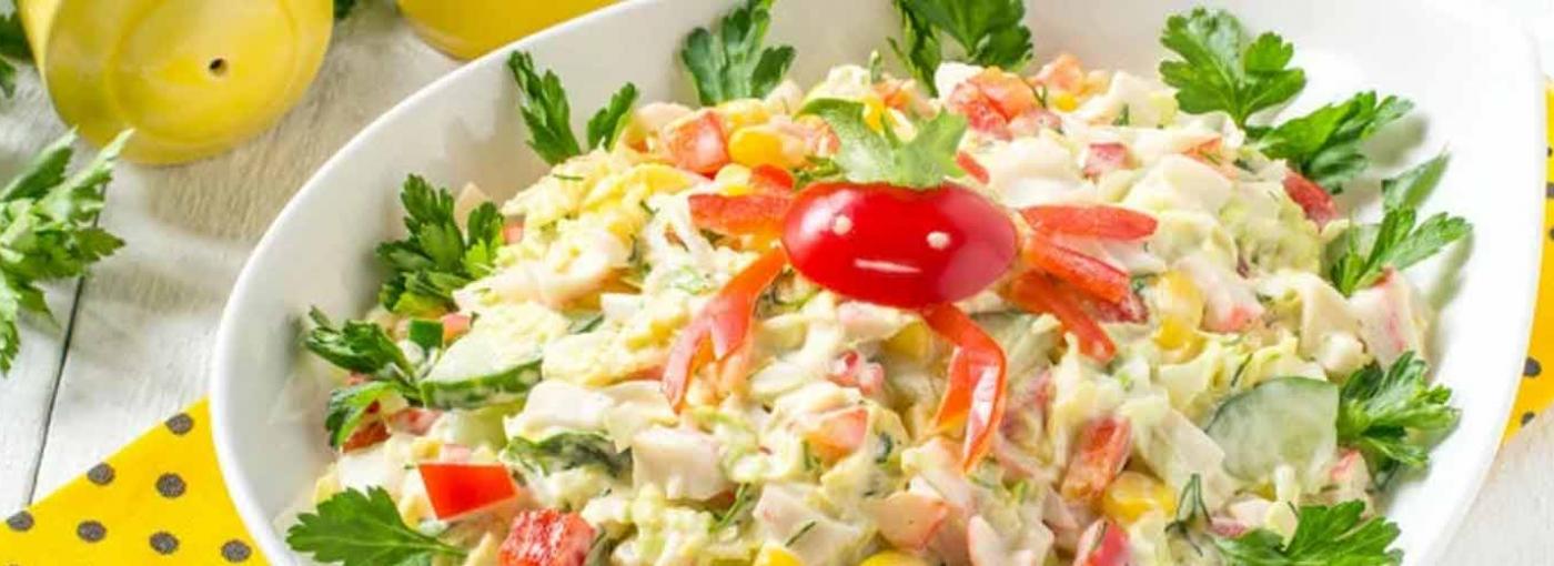 Receta de ensalada de surimi con elote, piña y mayonesa